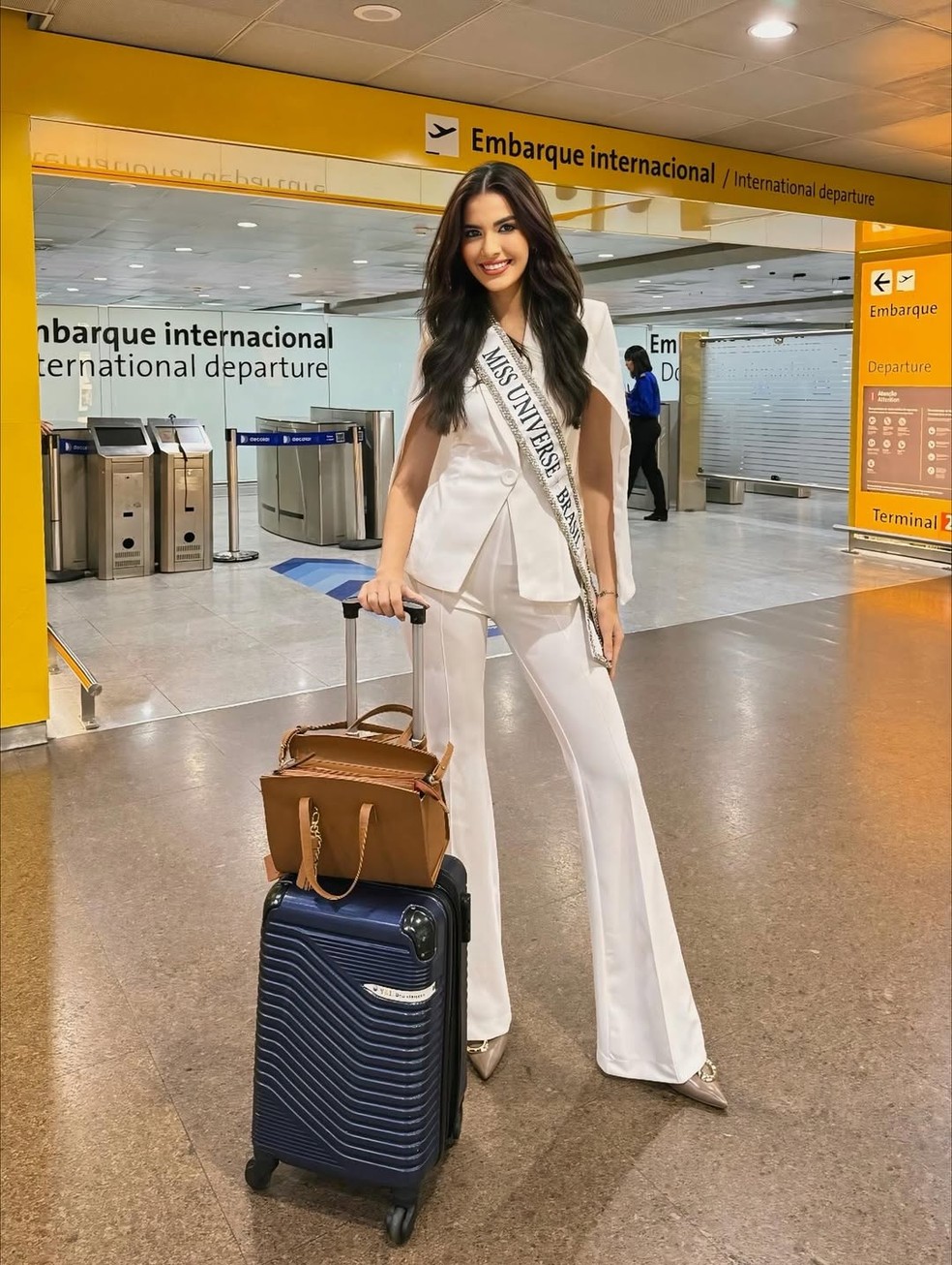 Atriz Julia Gama acompanha bastidores do Miss Universo 2025: 'Única ...