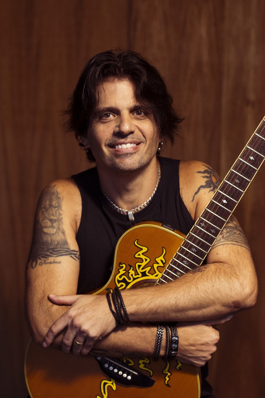 A volta de Marcus Menna, a voz do 'LS Jack', com o single 'Anjos'