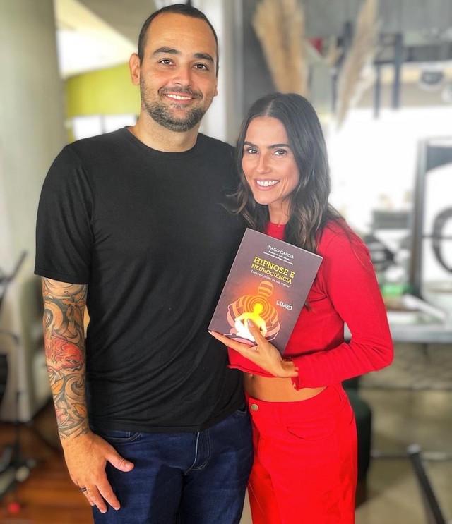 Deborah Secco faz sessão de hipnose com a filha, Maria Flor, e vive ...