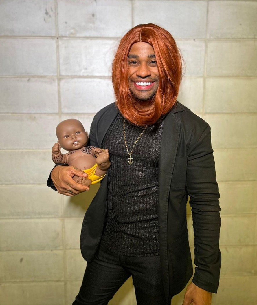 'BBB' 23: boneco de Cezar Black foi presente de Paulo Vieira; entenda