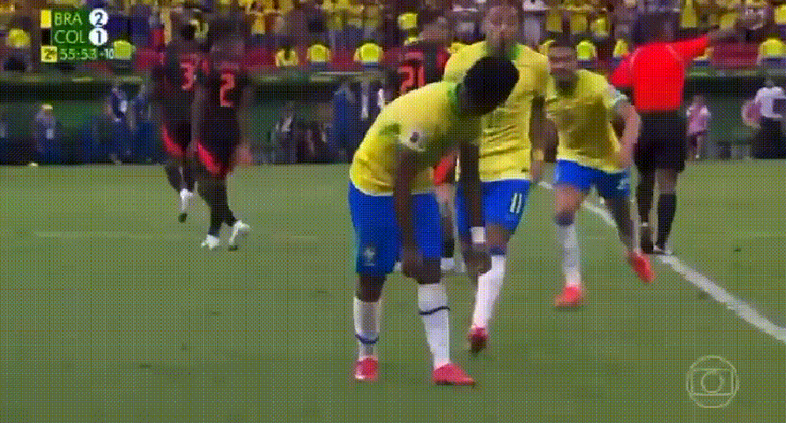 Vini Jr. leva bronca de Raphinha e Matheus Cunha durante vitória da ...