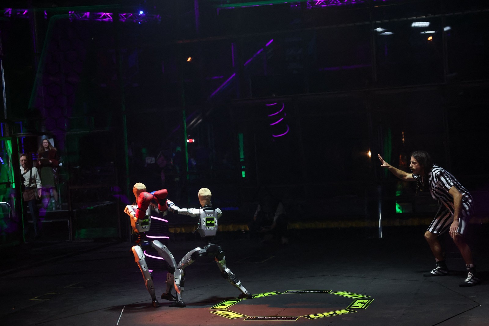 'Esporte do futuro': robôs humanoides promovem noite de lutas em Las ...