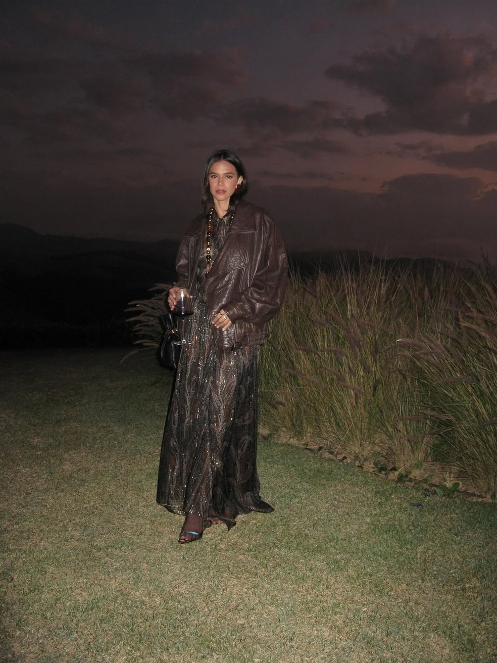 Bruna Marquezine causa furor com look boho chic avaliado em mais de R ...