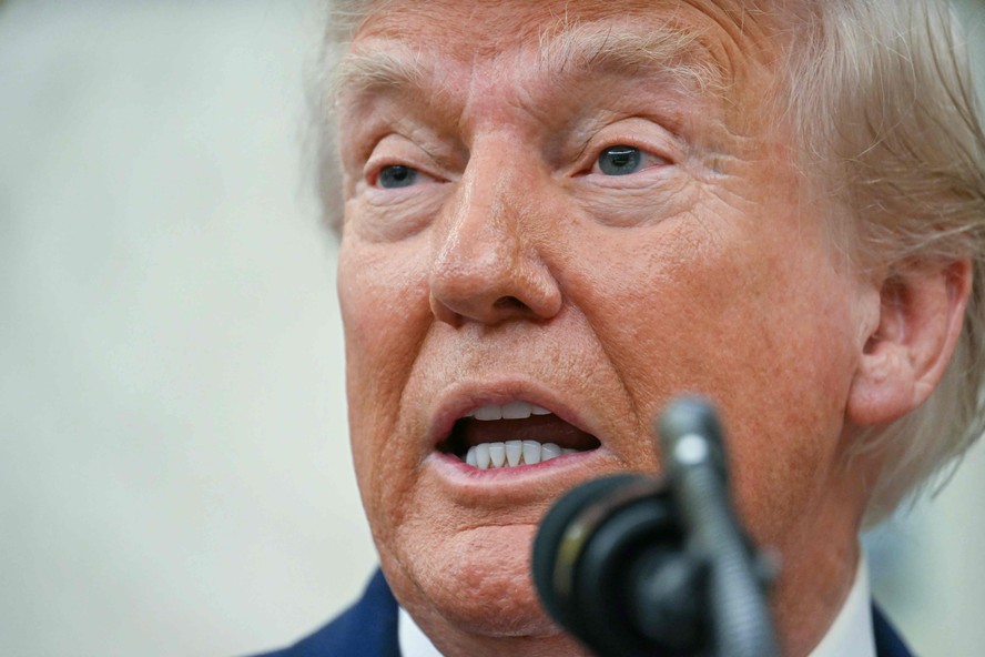 Americano de 73 anos é acusado de ameaçar matar Trump em postagens no ...