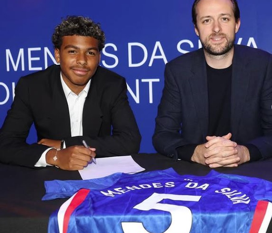 Filho mais velho de Thiago Silva assina 1º contrato com o Chelsea