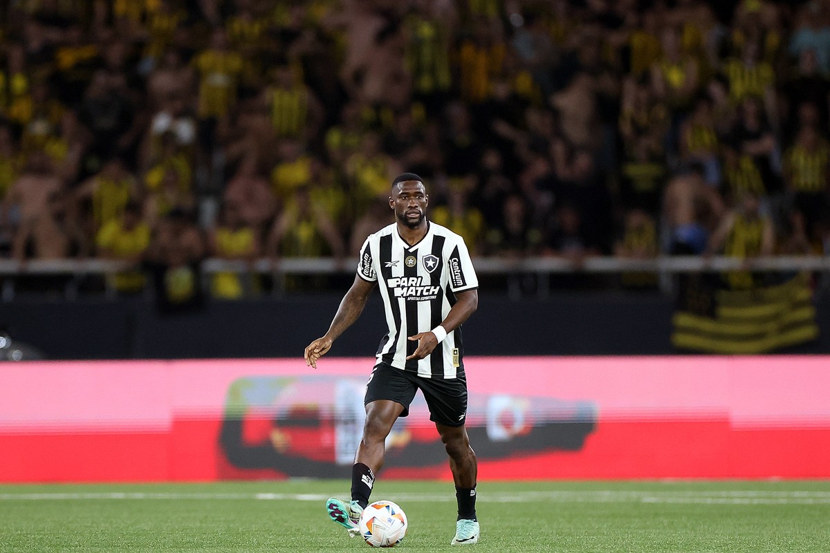 Como o Botafogo descobriu Bastos? Entenda contratação de zagueiro que ...