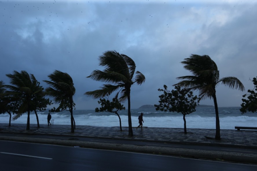 Formação de ciclone no RS pode causar vendaval, raios e chuva forte no Rio