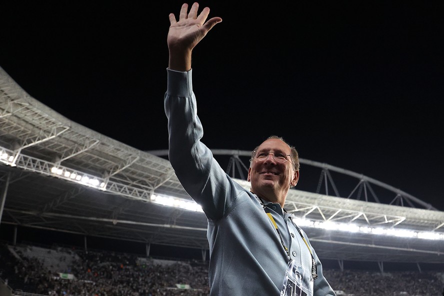 Satisfeito com atuação do Botafogo, Textor descarta confiança mas ...