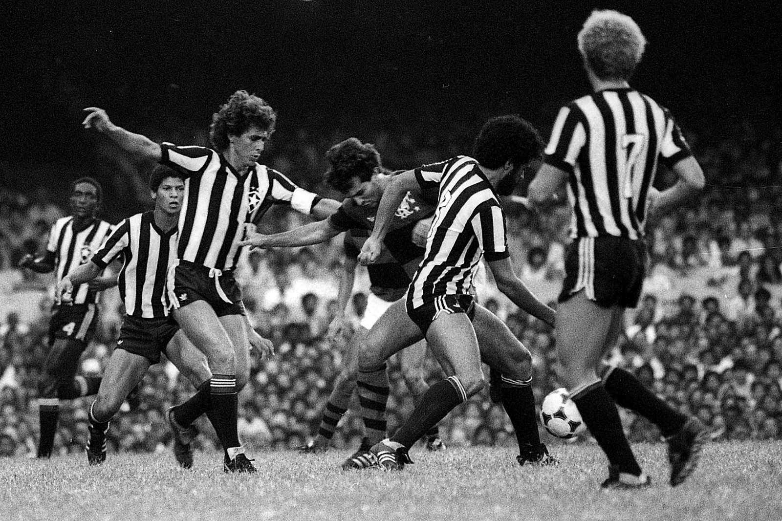 As fotos de confrontos históricos de '6 a 0' entre Flamengo e Botafogo