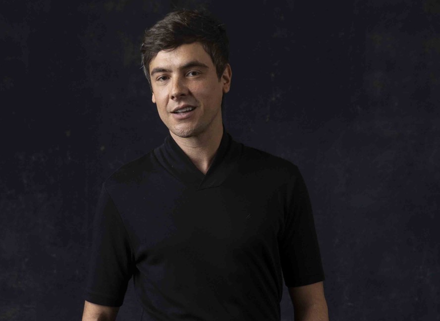 Sergio Guizé é convidado para 'Quem ama cuida', novela de Walcyr Carrasco