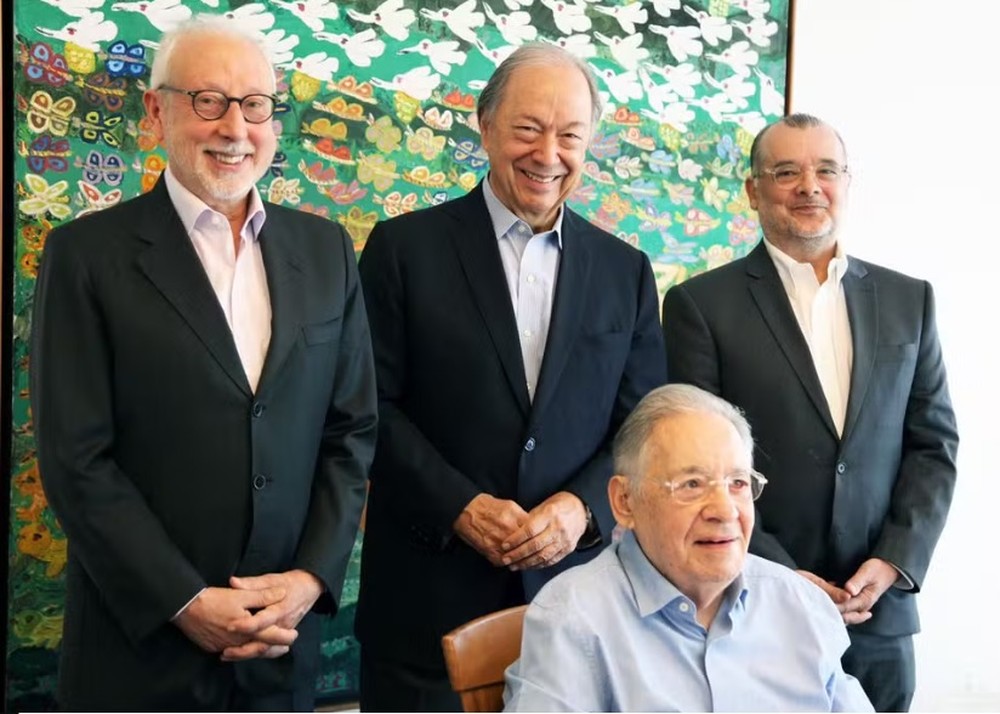 O que foi o Plano Real? Moeda que domou o 'dragão da inflação' completa ...