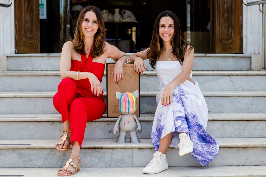 Após sucesso de obra nas redes sociais, amigas abrem estúdio de arte