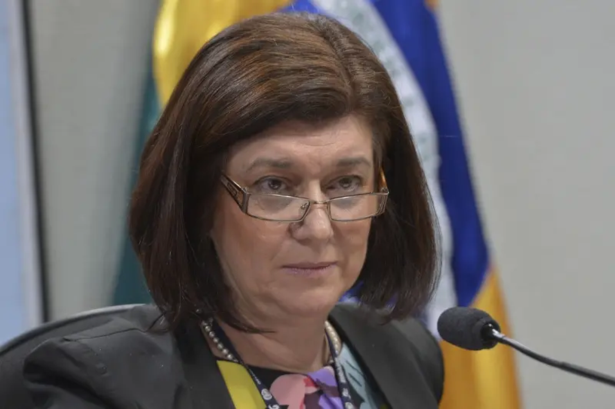 Nova presidente da Petrobras pode acumular até R$ 3,1 milhões por ano ...