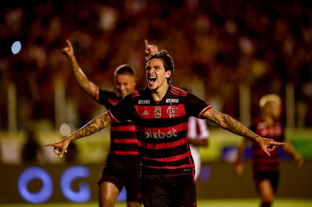 Com três de Pedro, Flamengo vence o Bangu e assume a liderança do Estadual