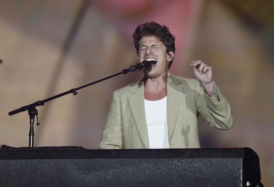 Ídolo adolescente, Charlie Puth assume com elegância o papel de crooner ...