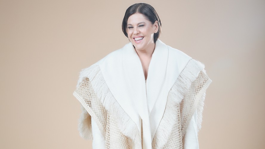 Bárbara Paz rouba a cena com look exótico e cita importância da moda ...