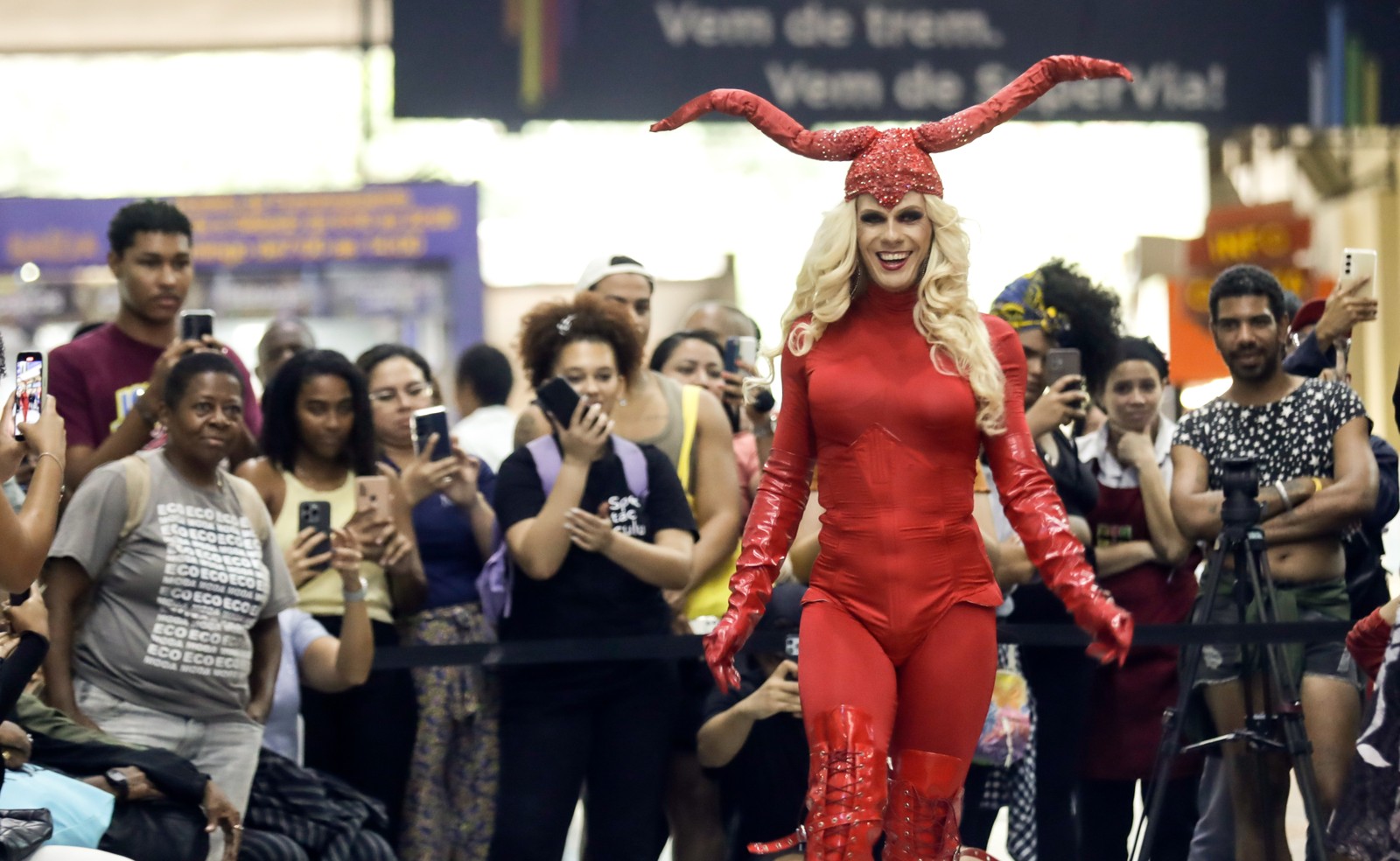 Lady Gaga, Banda Uó, Angela Ro Ro, Forróçacana e mais: os shows da semana