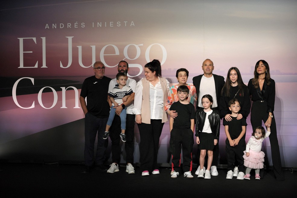 Ídolo do Barcelona, Iniesta anuncia aposentadoria do futebol: 'Essa ...