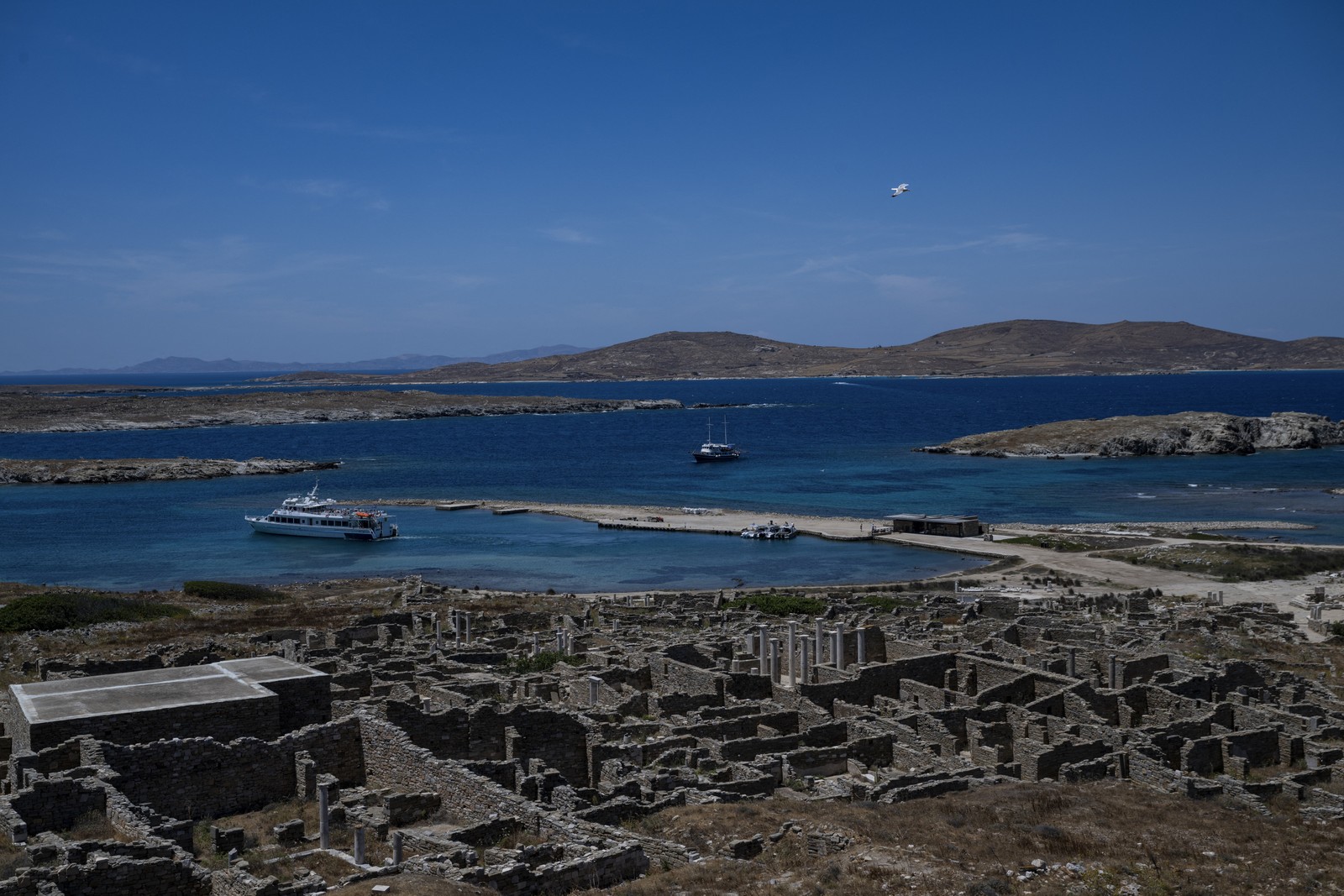 Mais de dez tremores de terra são sentidos na ilha grega de Santorini ...
