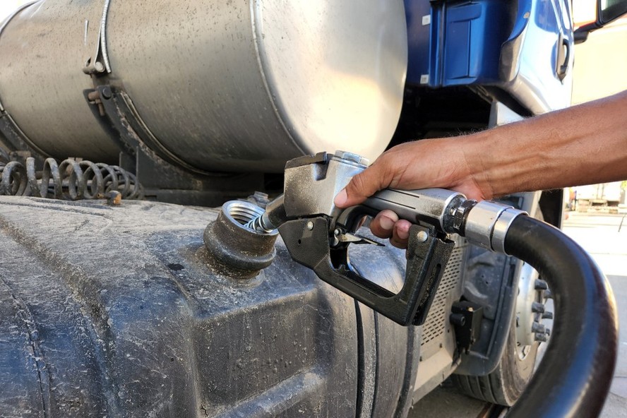 Especialistas criticam projeto de lei que libera venda de diesel sem ...