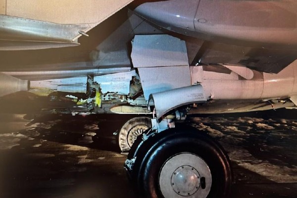 Vídeo mostra como ficou a barriga do avião que colidiu com carro de ...