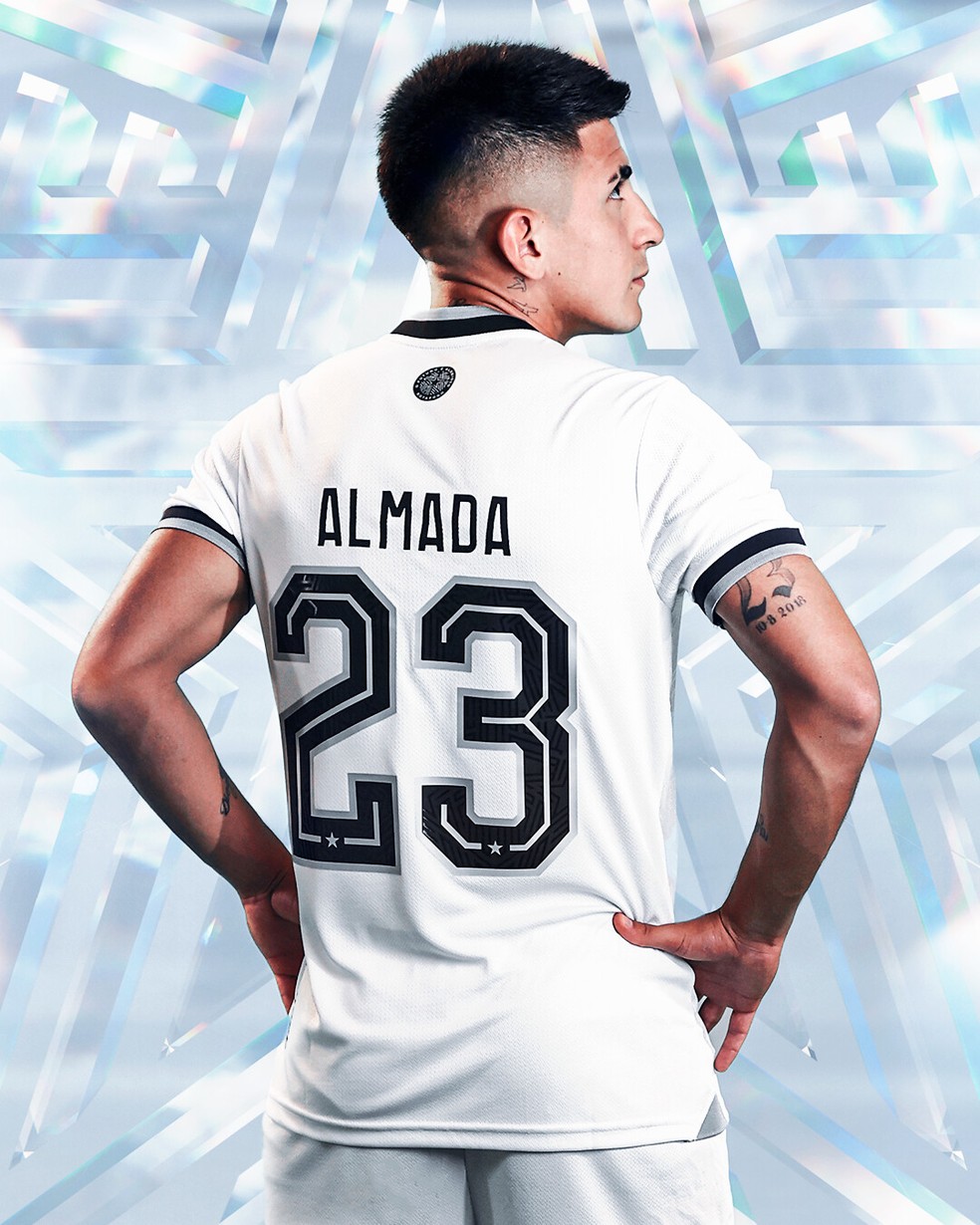 Botafogo lança terceira camisa para a temporada 2024/25; veja fotos