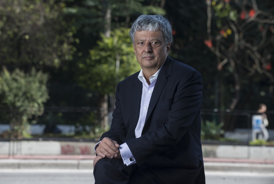 Jorge Caldeira é eleito para a cadeira 16 da Academia Brasileira de Letras