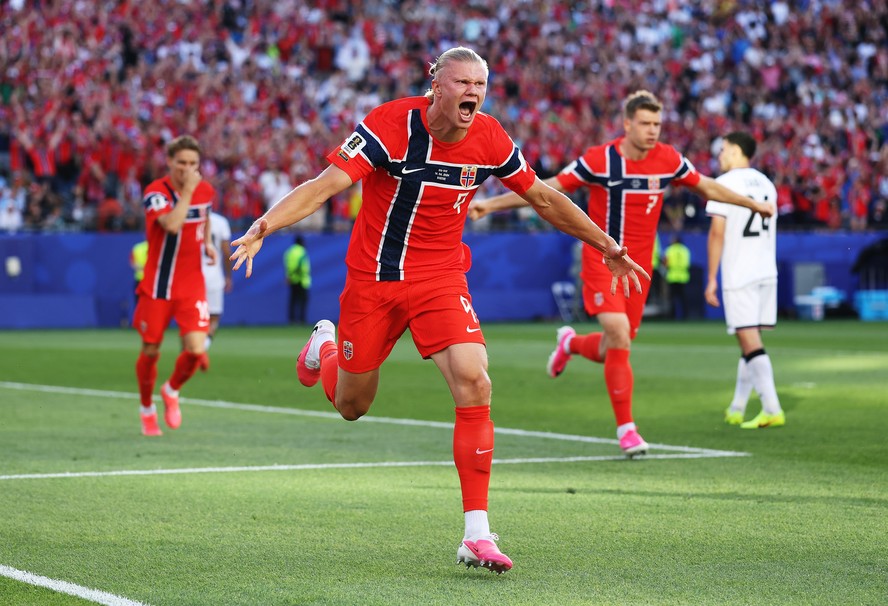 ap-s-estreia-na-copa-com-dois-gols-para-a-noruega-haaland-vira-o
