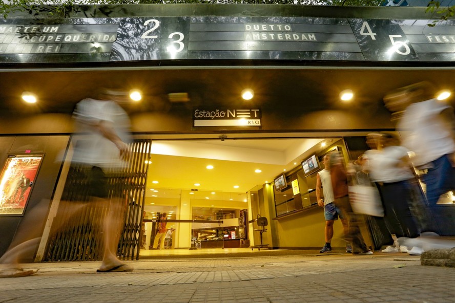 Esquecidos em cinema do RJ celebram ingressos e pipoca grátis após um ...