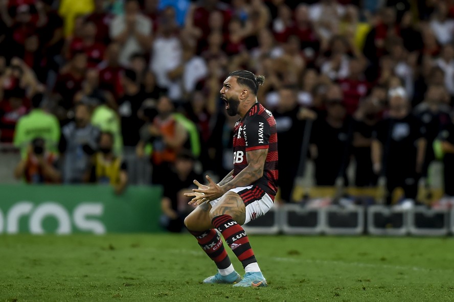 Gabigol comenta comemoração após gol de pênalti: 'Precisava chamar a ...