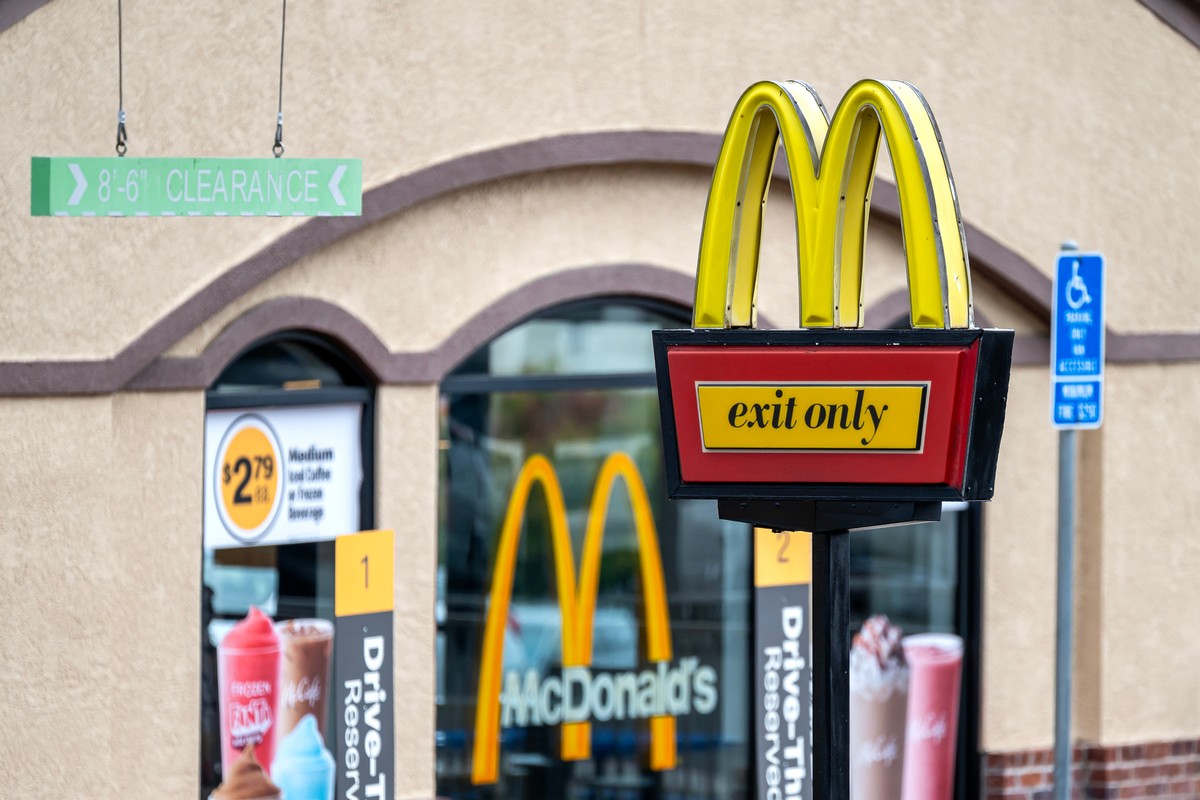 É o fim do funcionário do mês? McDonald's testa loja sem caixas com ...
