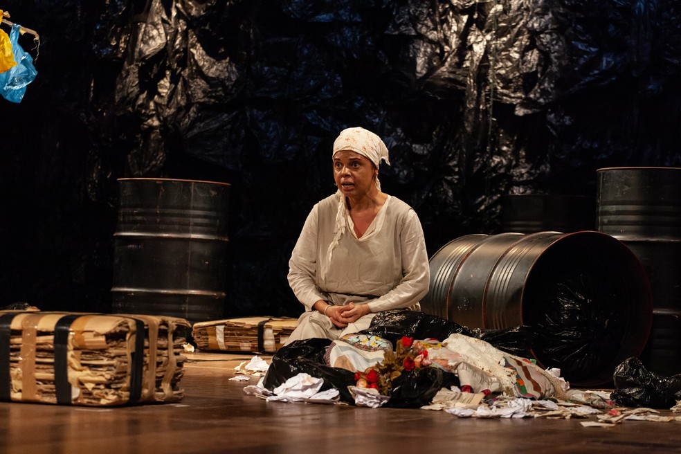 'Macacos', 'Carolina Maria de Jesus', e mais: Teatro Adolpho Bloch ...