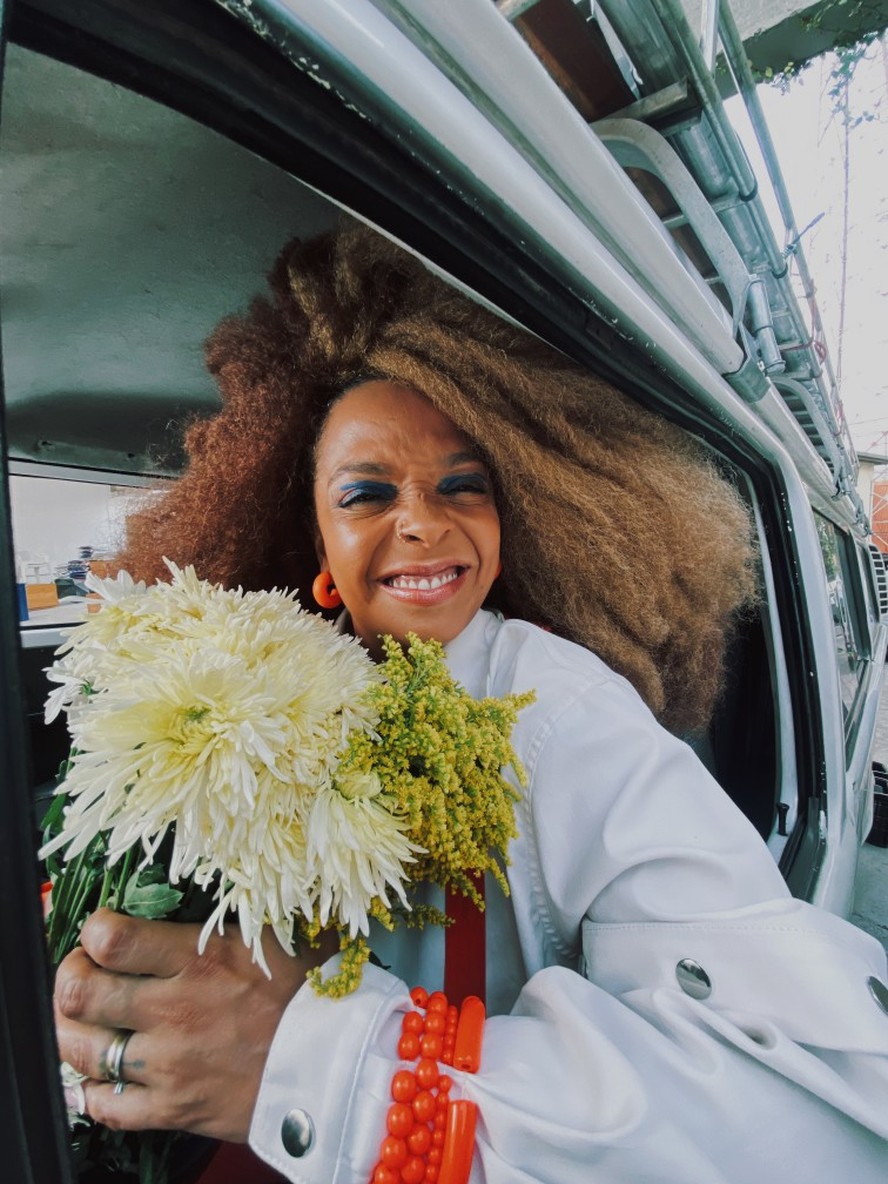 Anelis Assumpção estreia turnê de novo disco em show no circo voador