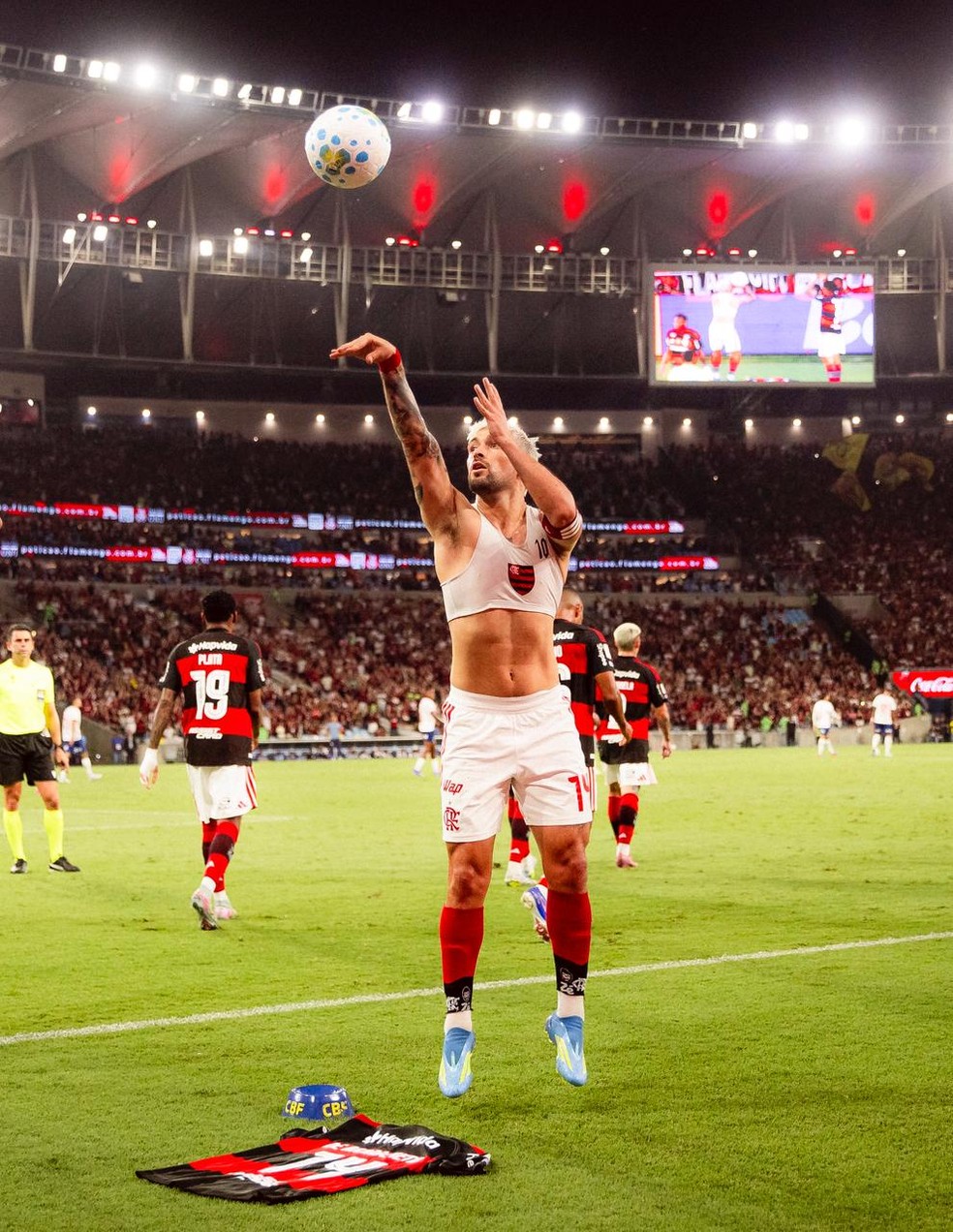 Flamengo: Arrascaeta iguala Evaristo de Macedo e entra no top 20 de ...