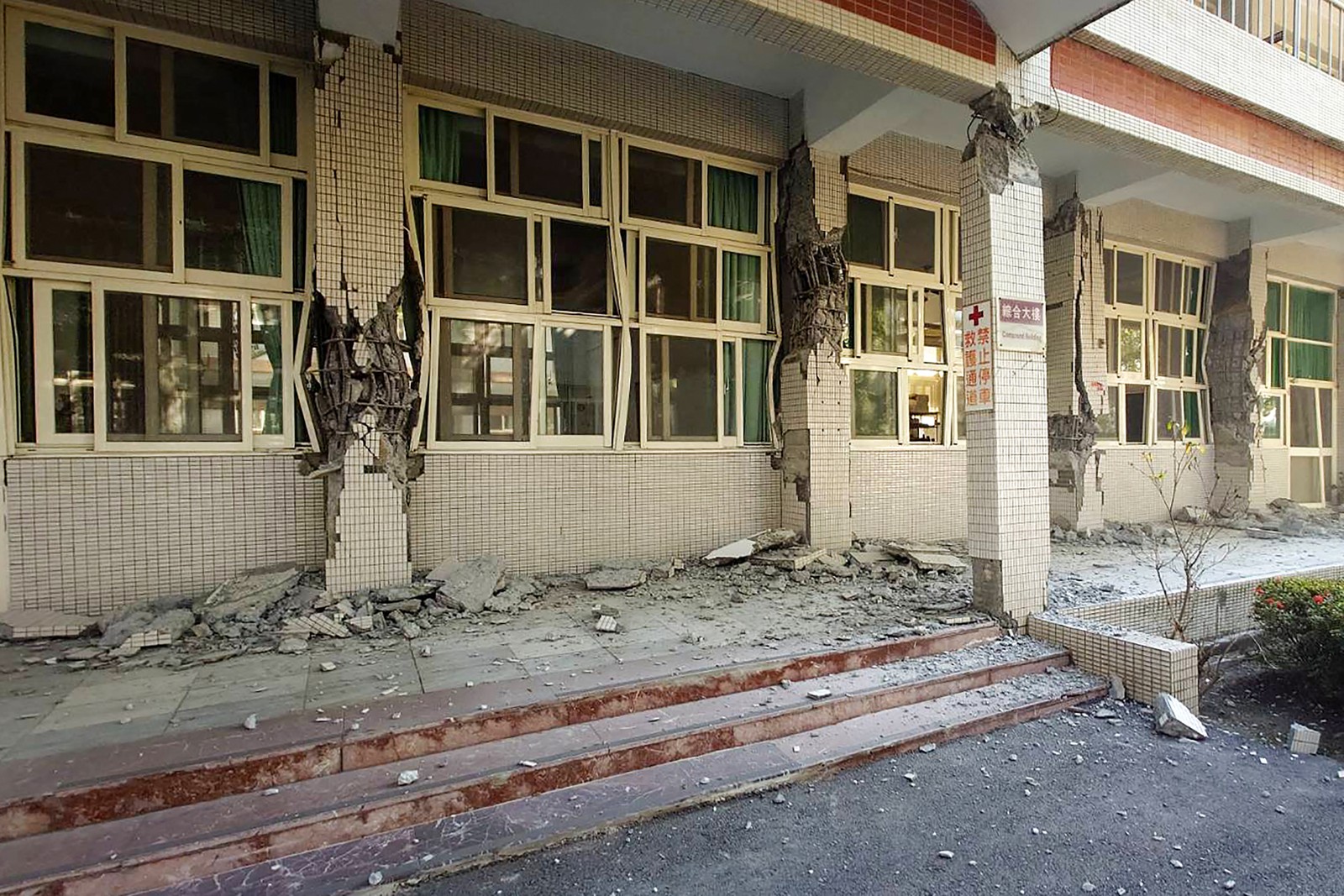 Entenda em imagens: por que prédio mais alto de Taiwan resistiu ao ...