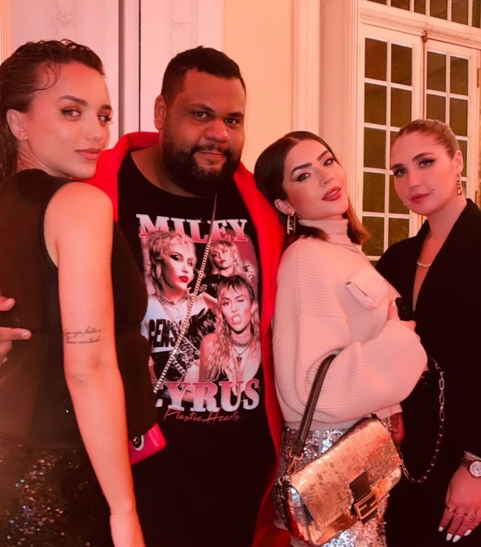 Rafa Kalimann e Jade Picon posam juntas em evento em São Paulo; veja fotos