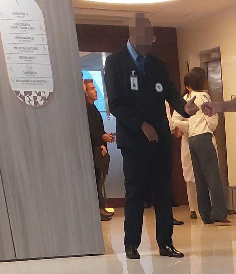 Bicheiro Rogério de Andrade passa a tarde no Hospital Copa Star, em ...