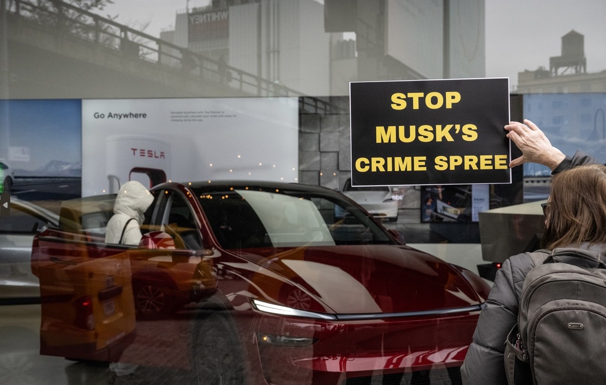 Clientes franceses da Tesla processam empresa por 'associação à extrema ...