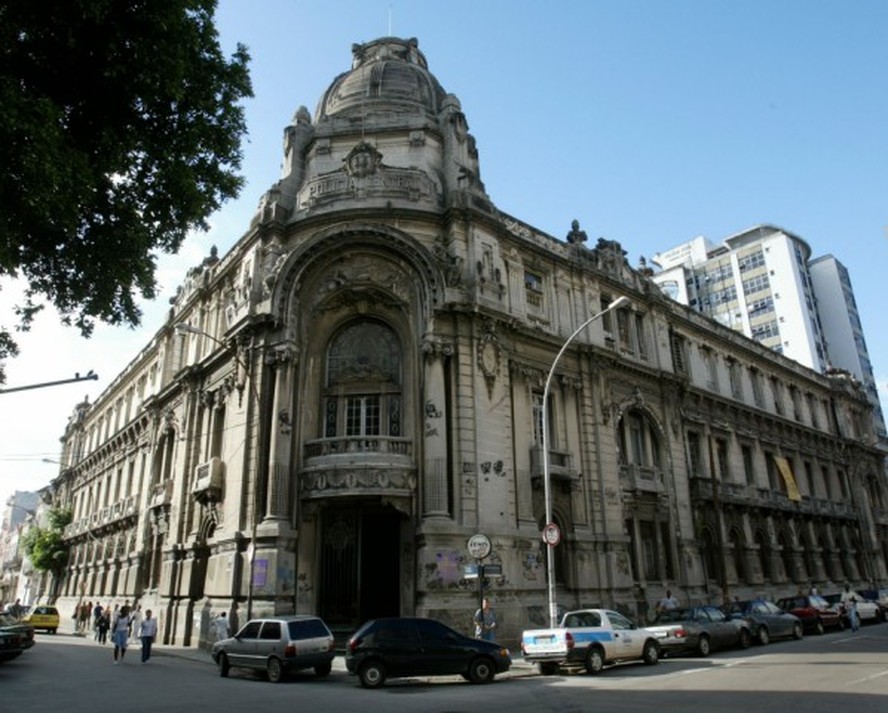 É preciso tirar do papel o Memorial da Democracia