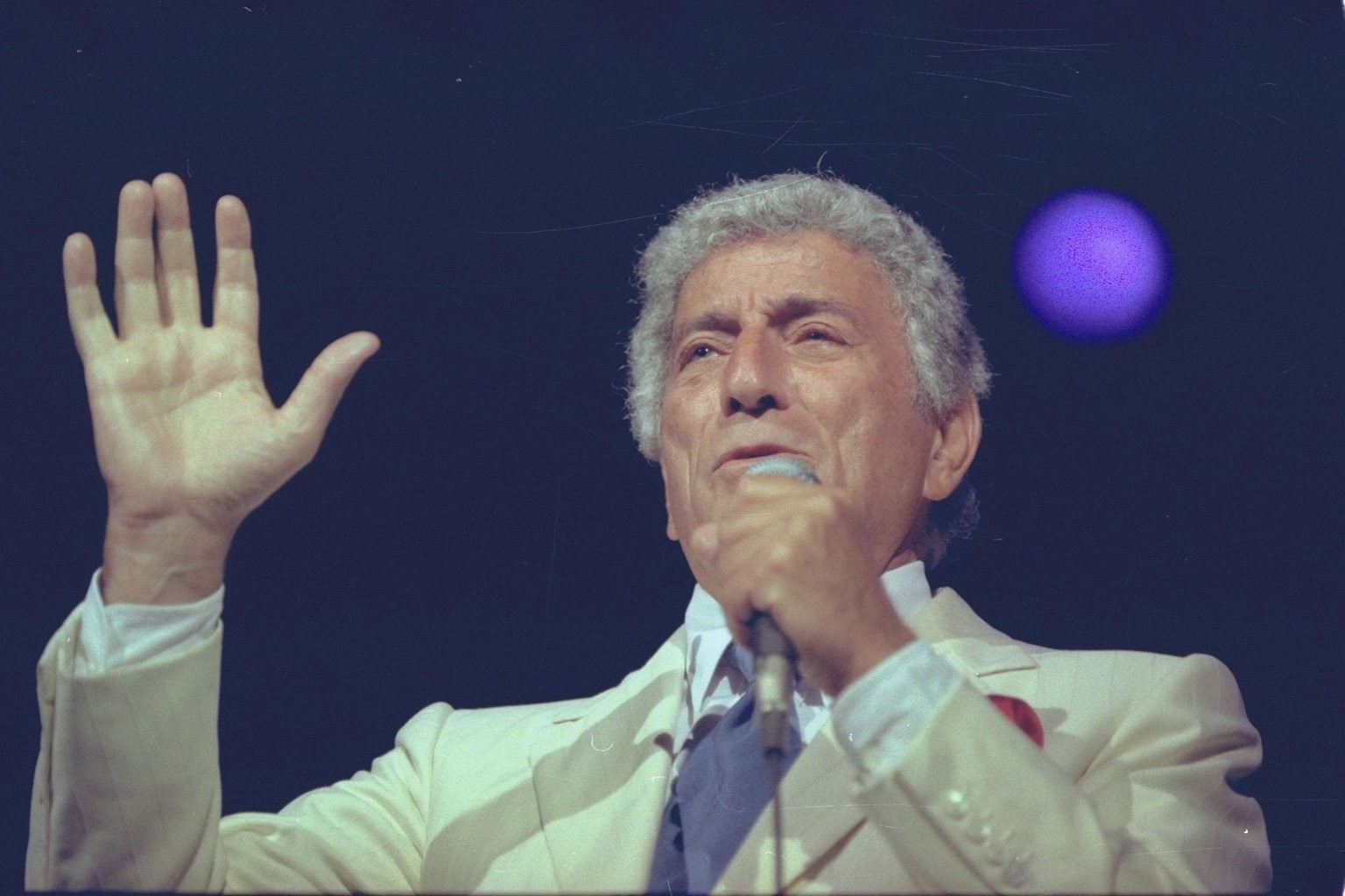 Tony Bennett superou batalhas na Segunda Guerra, vício em cocaína e ...