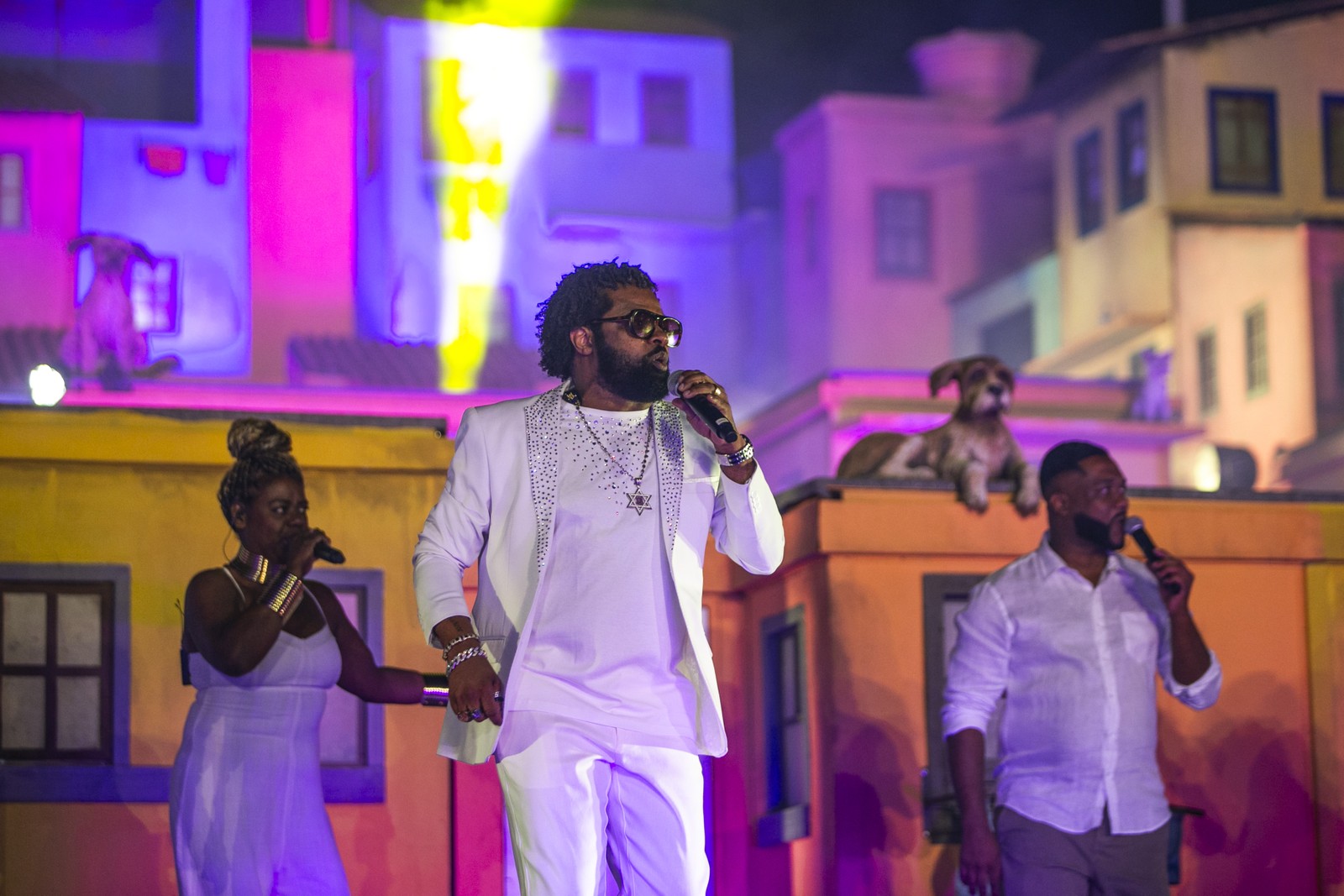 Crítica: Xande de Pilares se descola do ‘repertório Caetano’ e arrasta ...