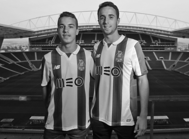 Parentes e jogadores se despedem de Diogo Jota e André Silva em enterro ...