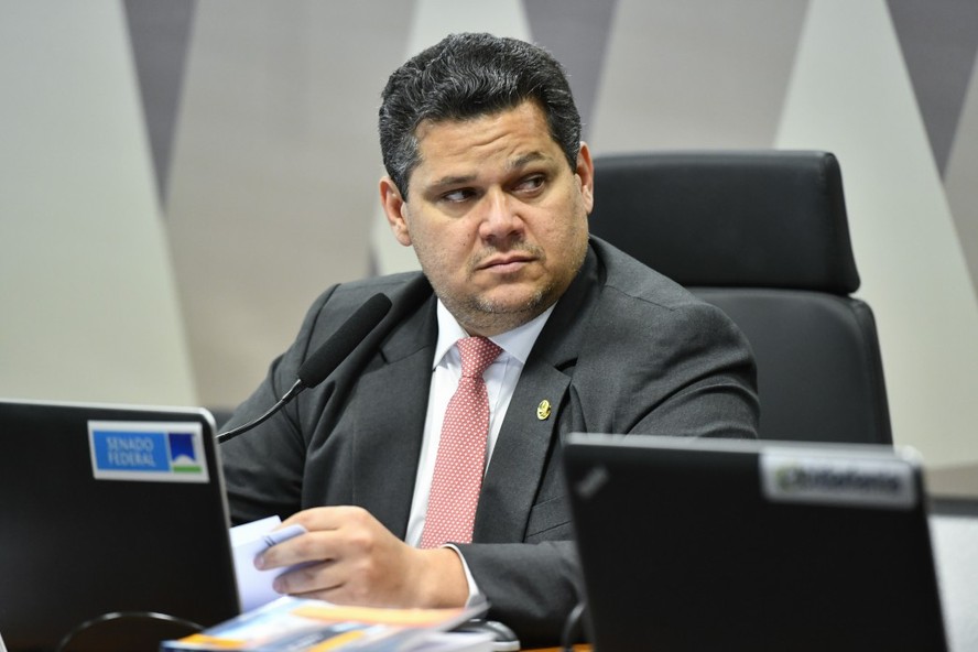 PDT anuncia apoio à candidatura de Alcolumbre para presidência do Senado
