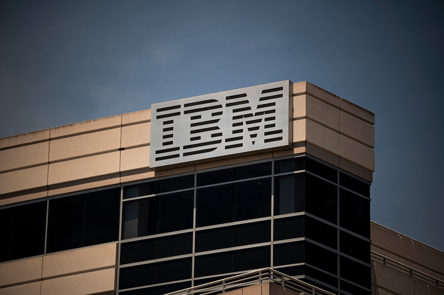 IBM compra plataforma de dados por US$ 9,3 bi para expandir serviços de IA
