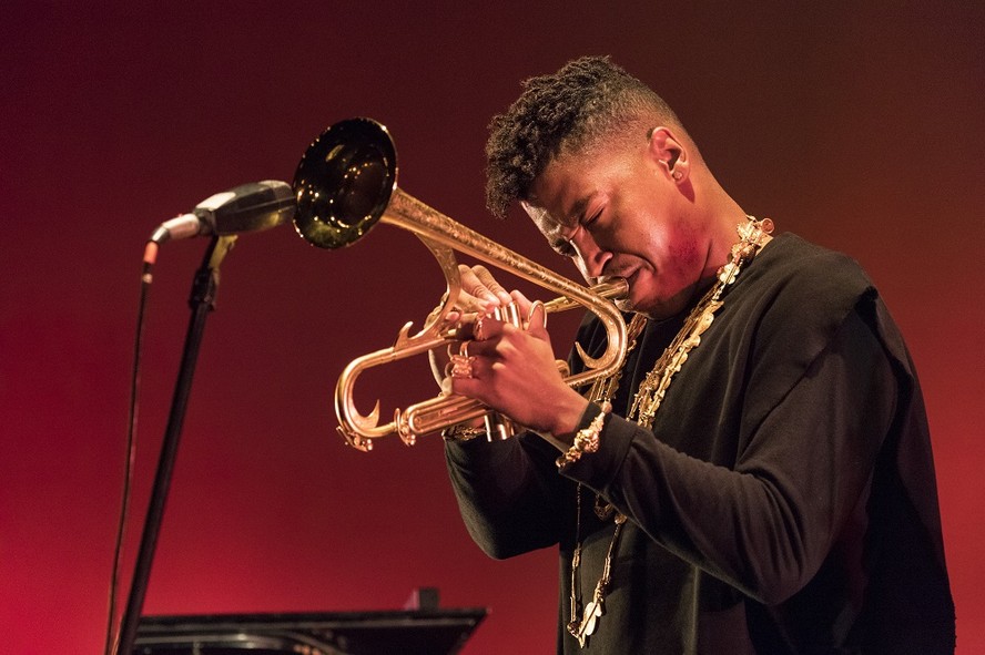 Trompetista de jazz americano, Christian Scott faz show no mês de ...