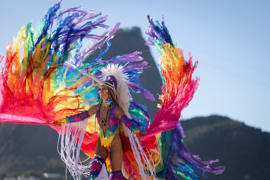 Carnaval sob os olhos de uma pernalta: um dia de bloco com Raquel Potí ...