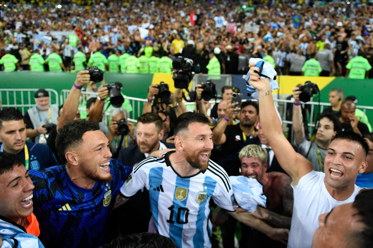 No provável último jogo de Messi no Brasil, torcida vai da reverência ...