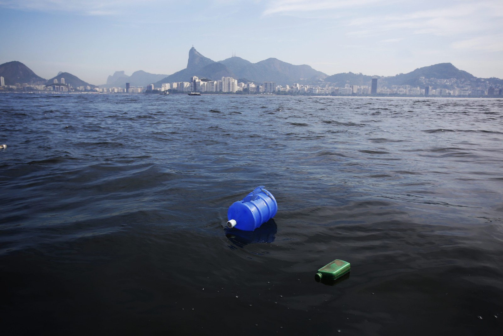 Nas Ilhas Cagarras, o lixo invisível com plástico e microplástico ...