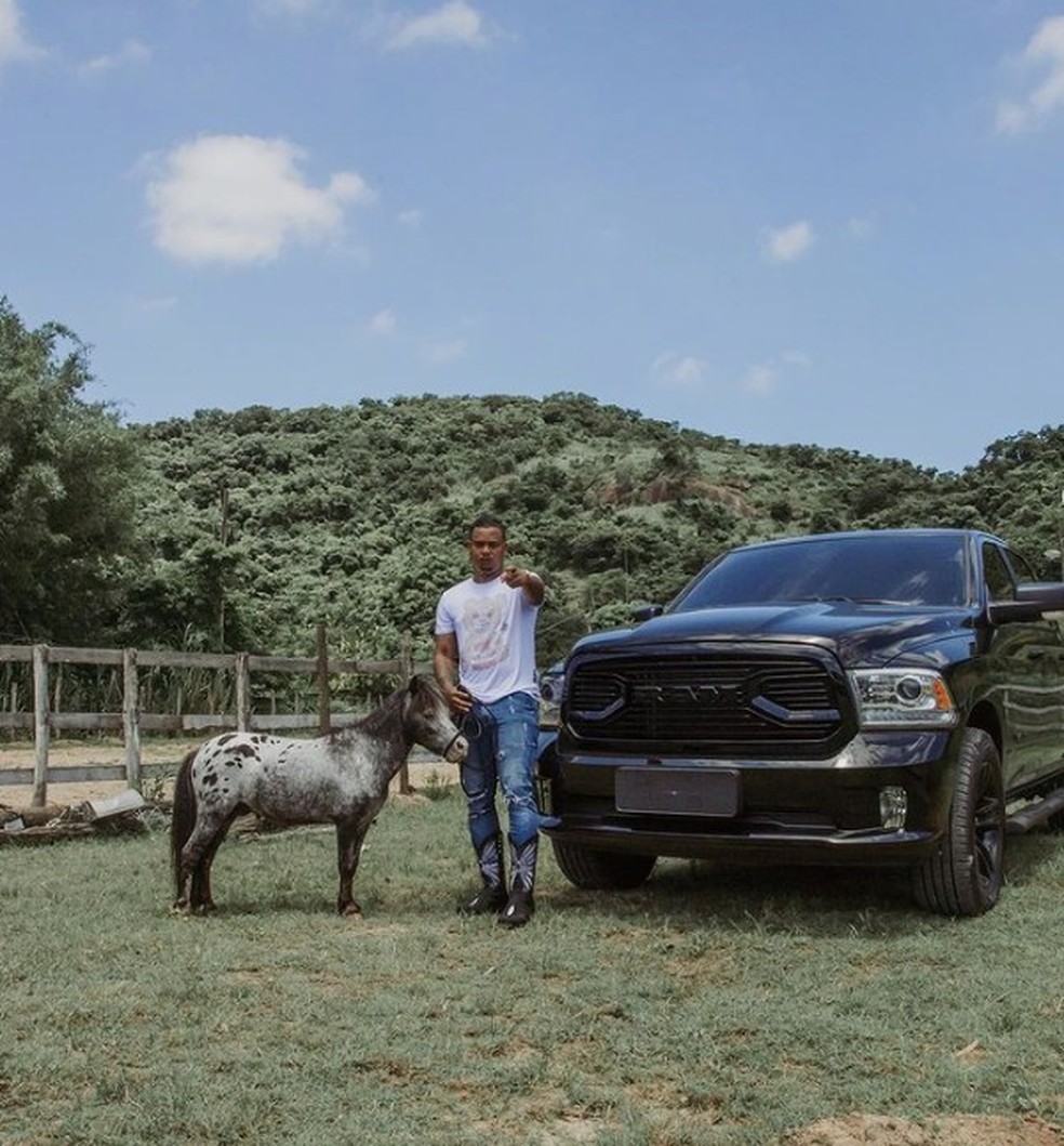 Rapper Major RD mostra como ficou carro após ser alvejado com 8 tiros ...