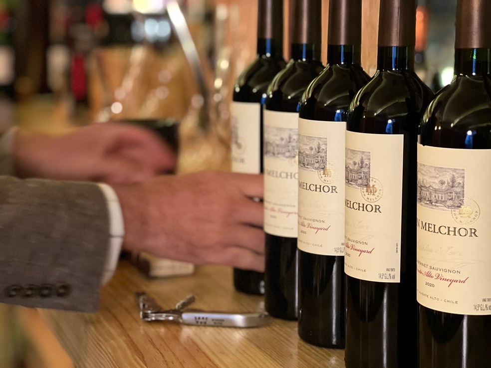 Conheça os seis melhores vinhos chilenos para o crítico James Suckling ...